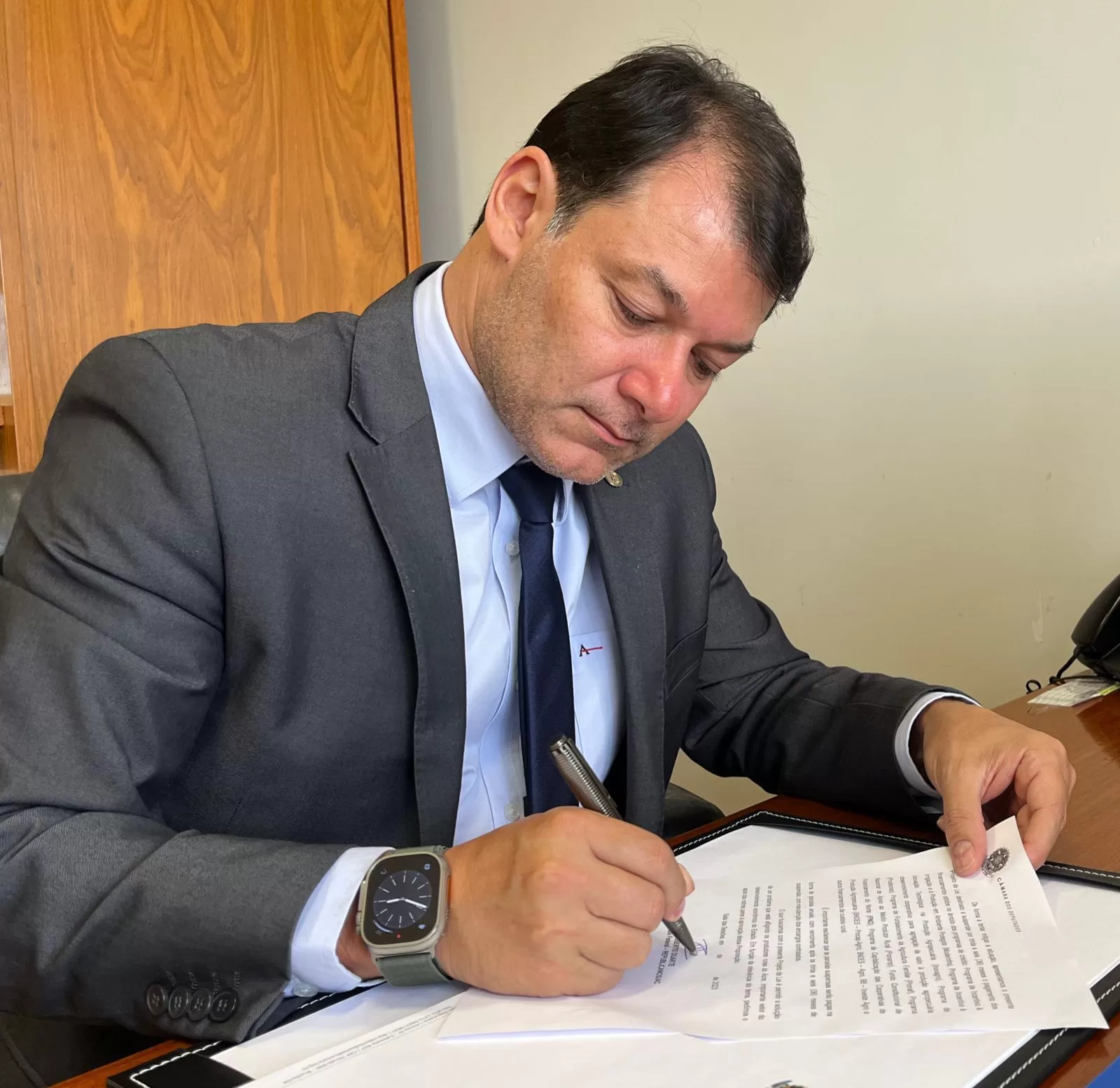 Roberto Duarte protocola projeto de lei para incluir fibromialgia como ...