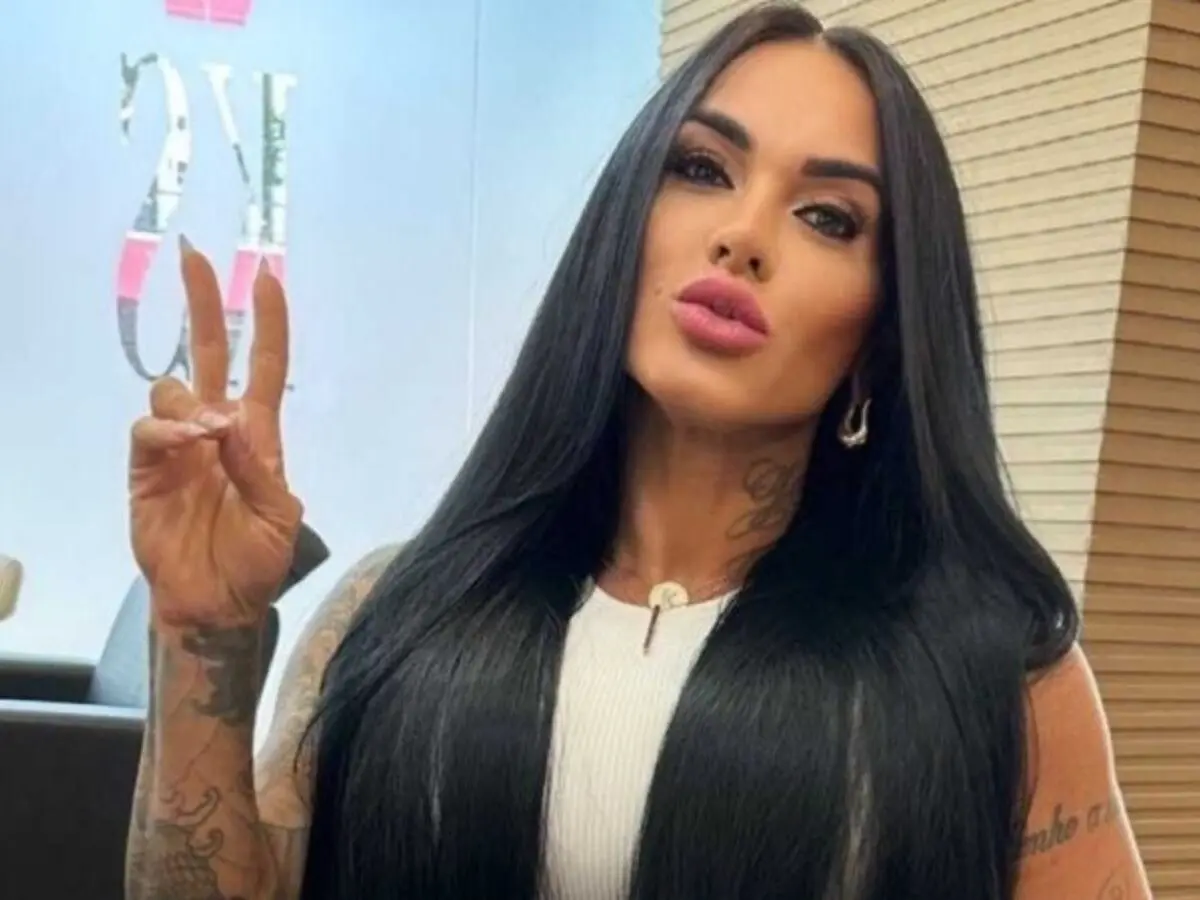 Ex-Fazenda Kamila Simioni expõe traição do ex-marido: ‘Covarde’