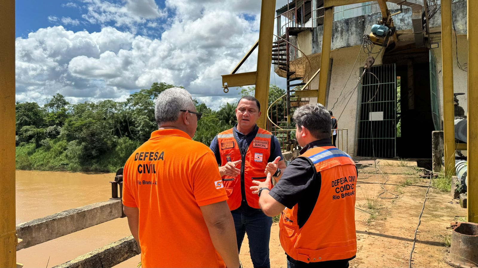 Defesa Civil de Rio Branco avalia decreto de emergência nas ETAs 1 e 2