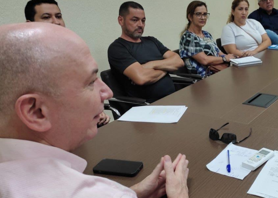 Gerlen faz primeira reunião com secretários em Sena Madureira