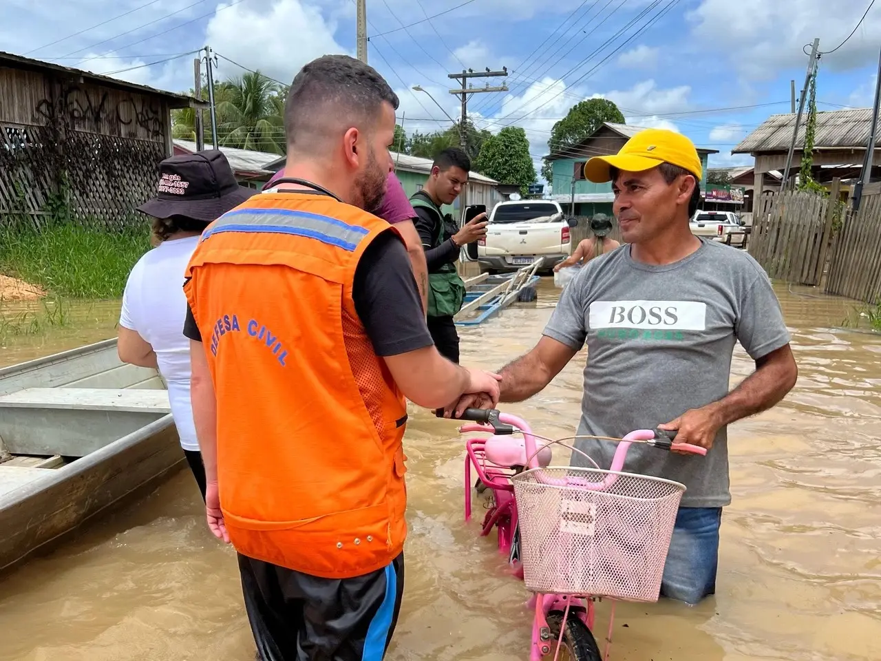 Com cheia do rio, Rodrigo Damasceno reforça assistência à população ...